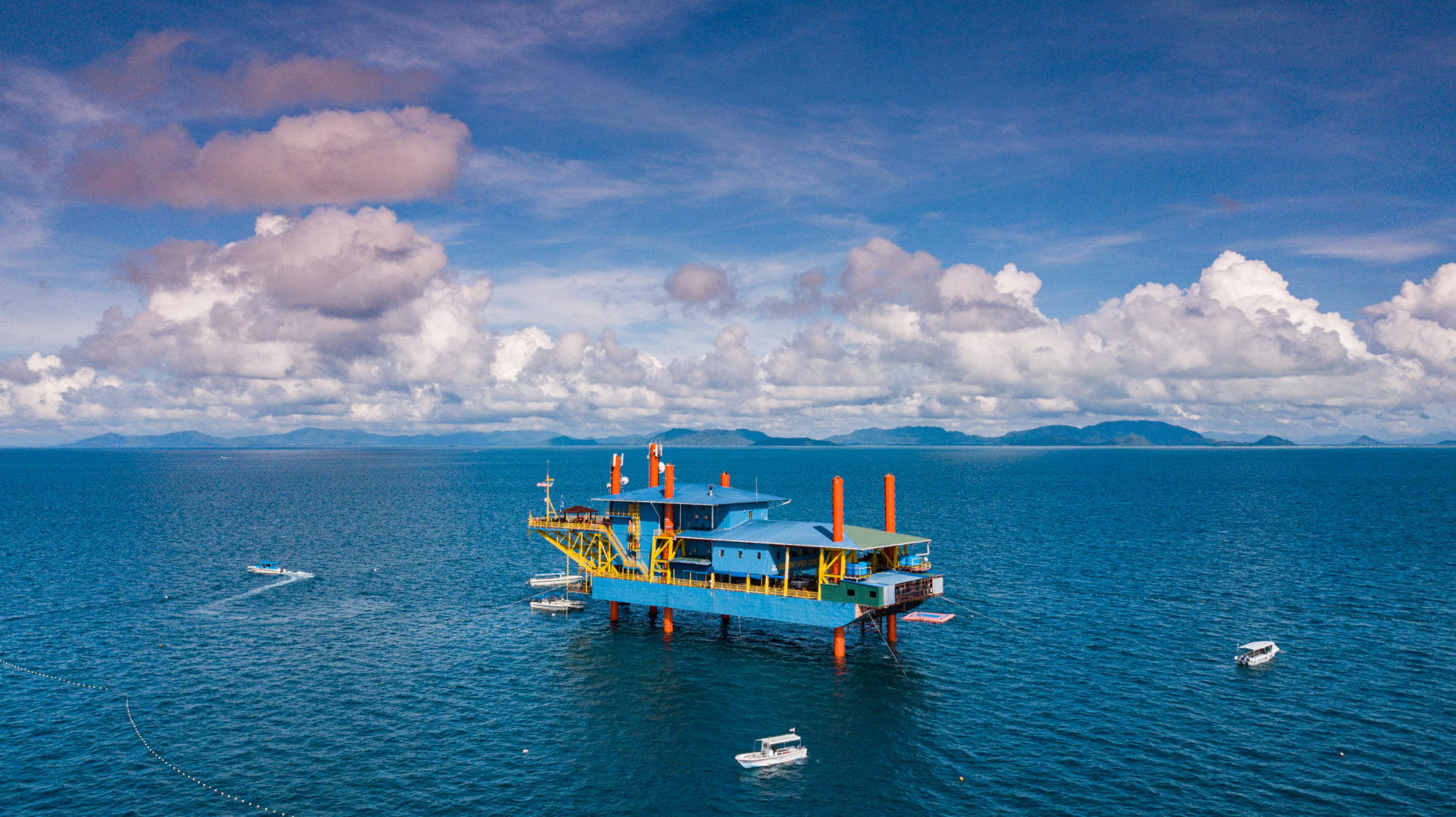 Live and dive off the world's only oil rig resort on Sabah's Mabul ...